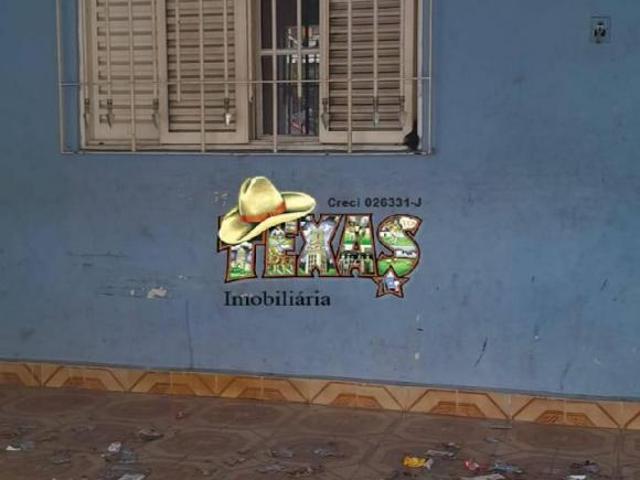 CASA COM TERRENO NA VILA SÃO FRANCISCO À VENDA