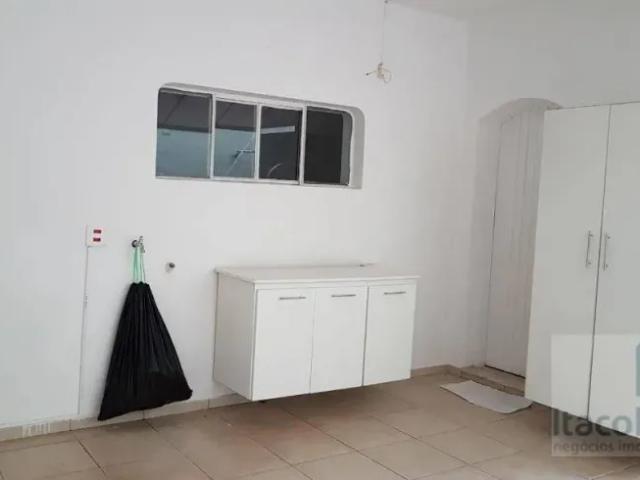 Casa com terreno amplo no Alphaville Residencial 1