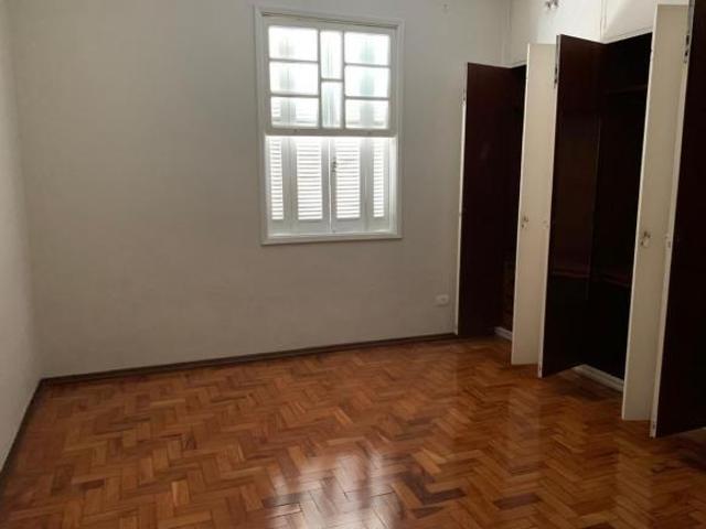 Casa com terreno amplo de 815 metros