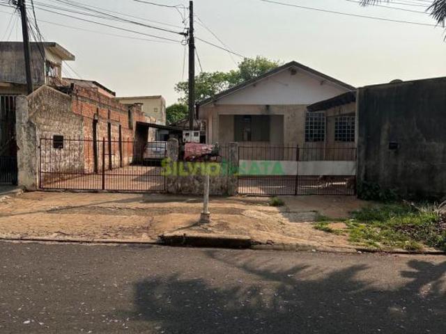 Casa com Terreno Amplo Próxima ao Parque Alfredo Nyfeller Maringá/PR
