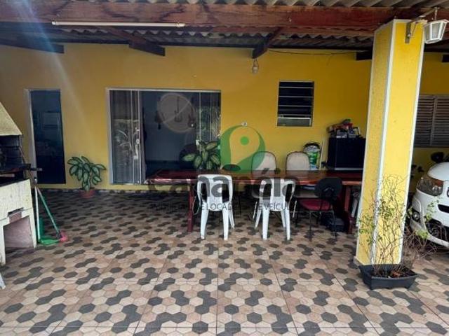 Casa com terreno amplo 2 dormitórios 1 suíte para venda na Vila São João Batista Cananéia / SP