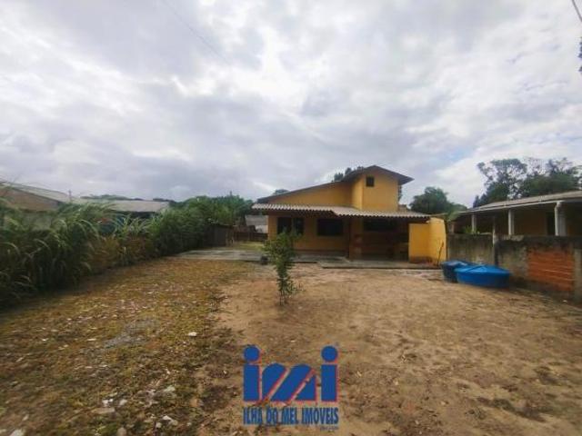 Casa com terreno amplo