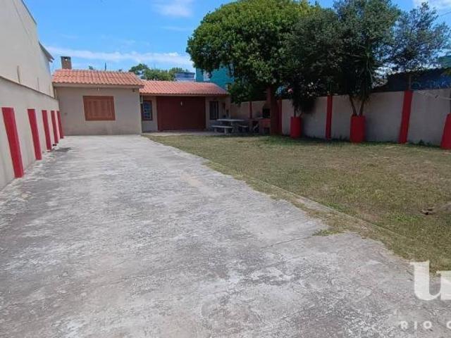 Casa com terreno amplo