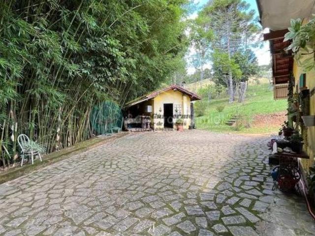 Casa com Terreno de 18.000 m²
