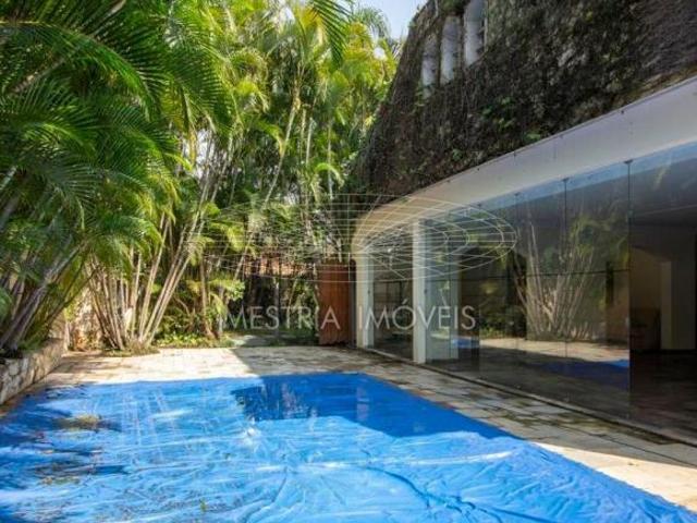 Casa com terreno de 1127 m2 4 suites 8 vagas!