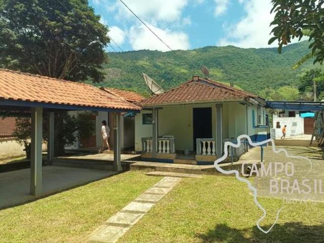 Casa com terreno de 1.300m², com edícula e rancho de churrasqueira! Localização privilegiada em Mont