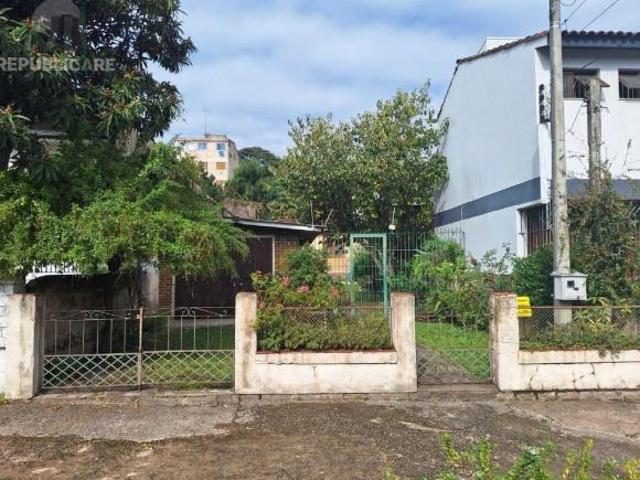 Casa com Terreno de 213m² na Azenha em Porto Alegre