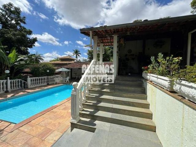 Casa com terreno de 2.000 m² à venda em Contagem