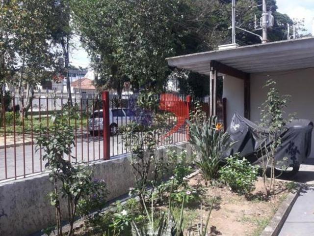 Casa com terreno de 373m² com 10m testada em frente praça