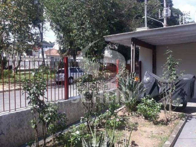 Casa com terreno de 373m² com 10m testada em frente praça