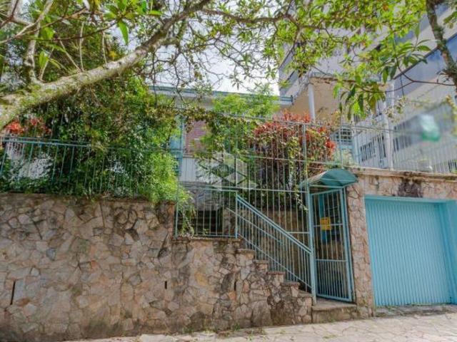 Casa com terreno de 330m² no Petrópolis