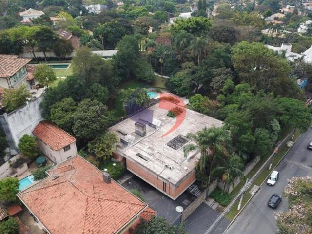 CASA COM TERRENO DE 3.100M² NA REGIÃO DA CIDADE JARDIM