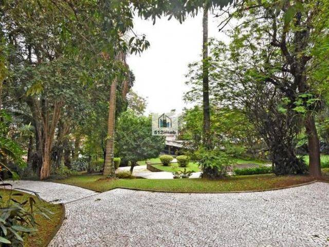 CASA COM TERRENO DE 3.100M² NA REGIÃO DA CIDADE JARDIM
