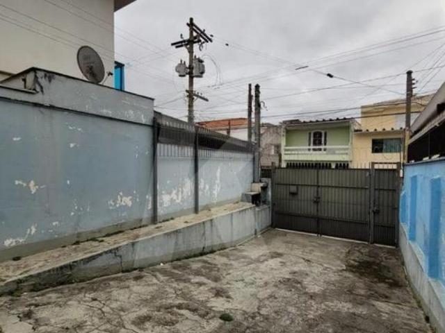 Casa com terreno de 5x32 na Rua das Vertentes na Vila Constança