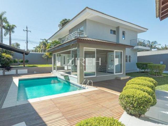 CASA COM TERRENO E PISCINA EM SANTA FELICIDADE