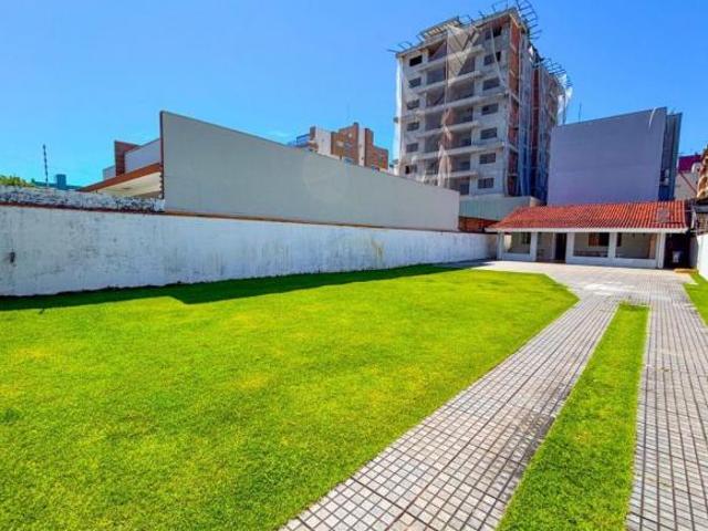 Casa com terreno em Caiobá Ref.: 649