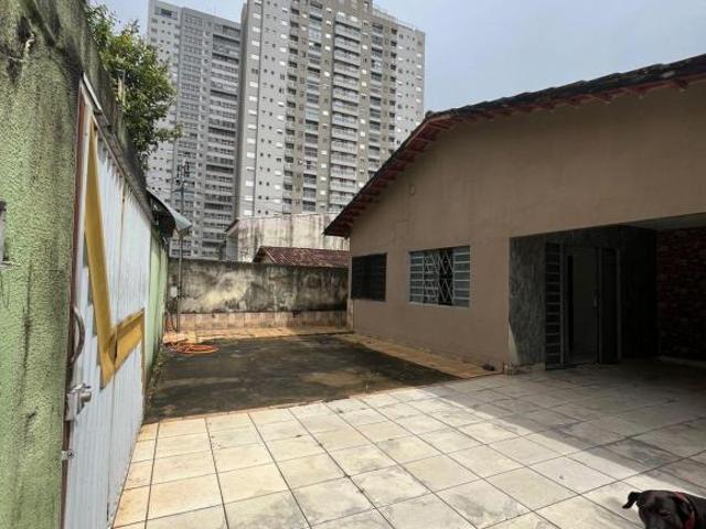 Casa com terreno enorme em frente ao morro do Serrinha