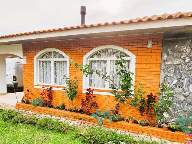 Casa com terreno espeçoso no Jardim Florença