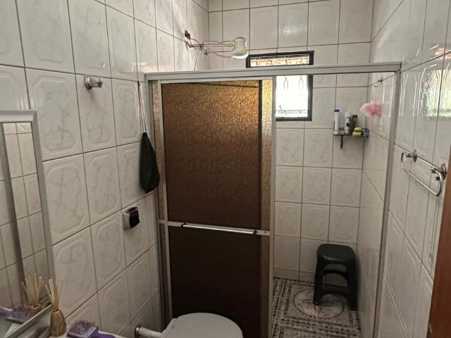 Casa com terreno grande. Ótima localização