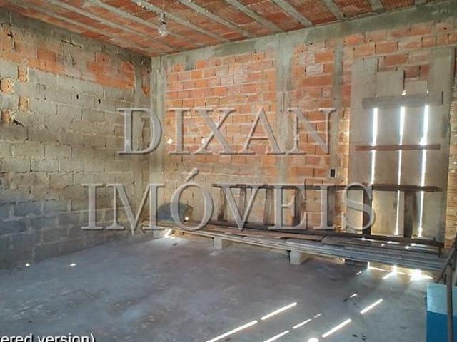 Casa com terreno grande, prox. ao terminal Leste