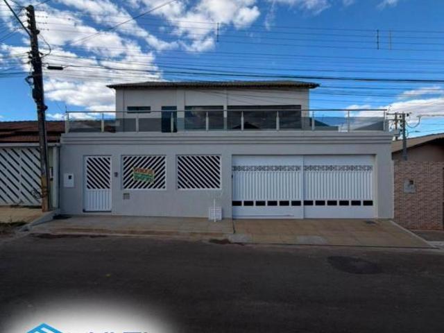 Casa com térreo e superior 4 suítes Piscina e sauna
