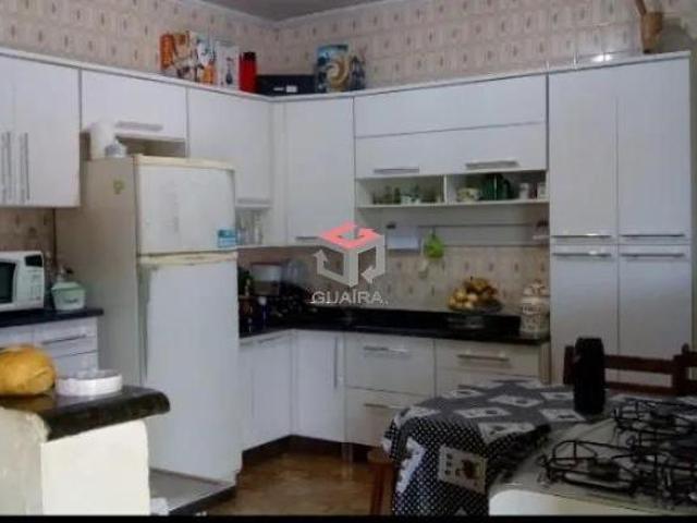 Casa com total de 360 m², localizado no Bairro Eldorado em Diadema