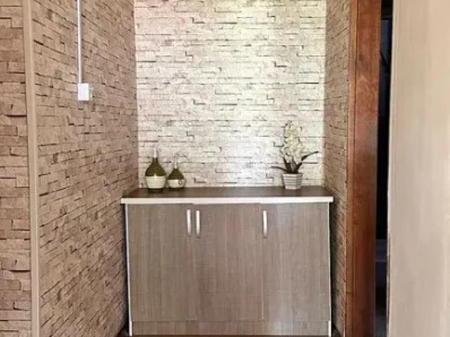 Casa com três dormitórios no bairro esplanada
