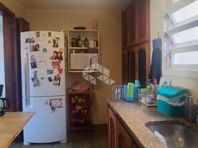 casa com tres dormitórios no bairro chácara das pedras