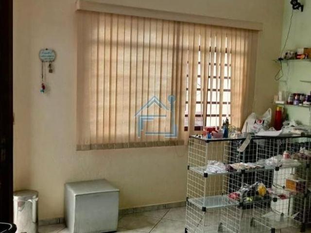 Casa com três dormitórios no bairro Jardim Simus em Sorocaba