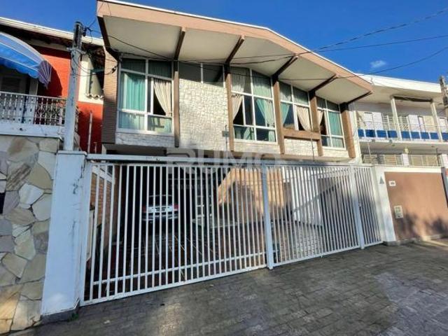 Casa com três dormitórios à venda no Jardim Proença