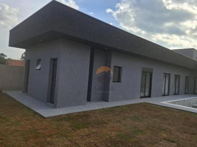 Casa com tres dormitórios Condomínio Central Park Vargem Grande SP
