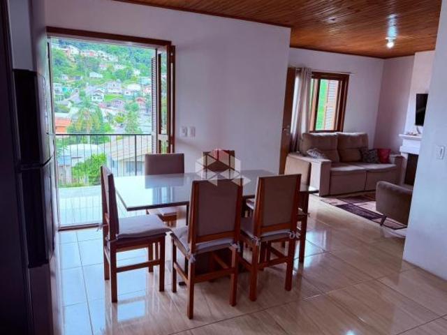 Casa com três dormitórios em Gramado