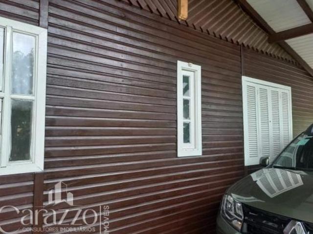 CASA COM TRÊS DORMITÓRIOS EM REGIÃO DE MORADORES