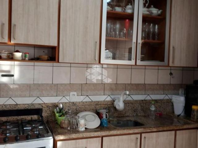 Casa com três dormitórios pátio amplo