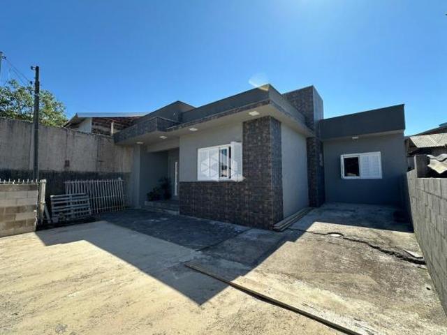 Casa com três dormitórios sendo um suíte em Garibaldi