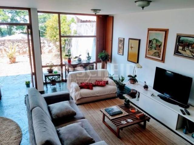 Casa com três dormitórios, 1 suíte e duas vagas à venda no Jardim Prudência