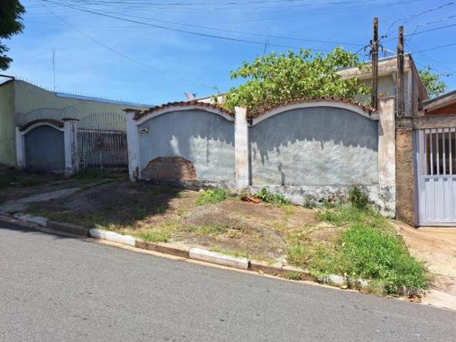 CASA COM TRES DORMITORIOS