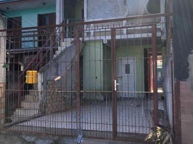 CASA COM TRÊS HABITAÇÕES INDEPENDÊNTES NA HÍPICA