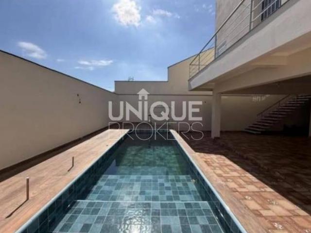 Casa com três pavimentos à venda em condomínio no Phytos