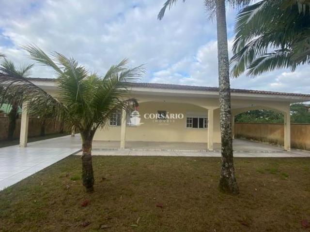 Casa com três quartos em Pontal do Sul CA0369