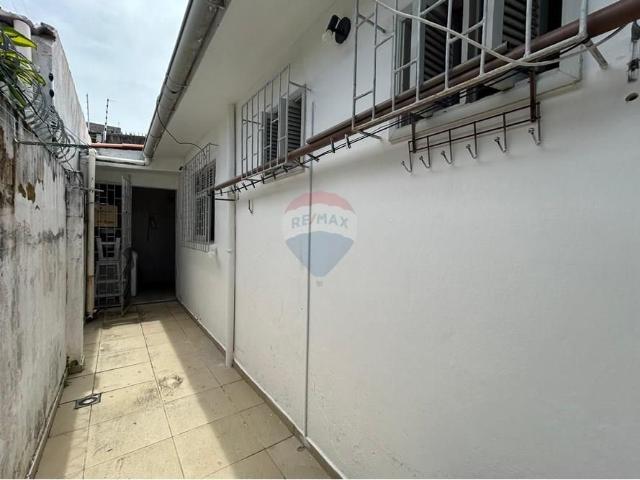 Casa com três quartos, suítes e vaga de garagem