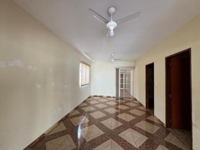 Casa com três quartos, uma suíte