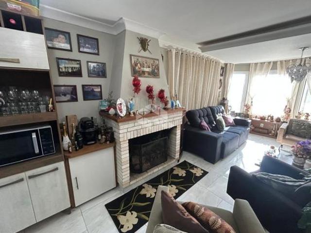 Casa com três suítes em Canela
