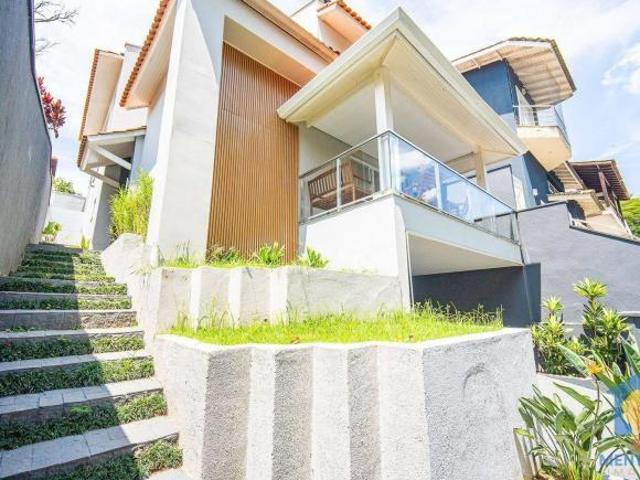 Casa, com três suítes, na Granja Viana!