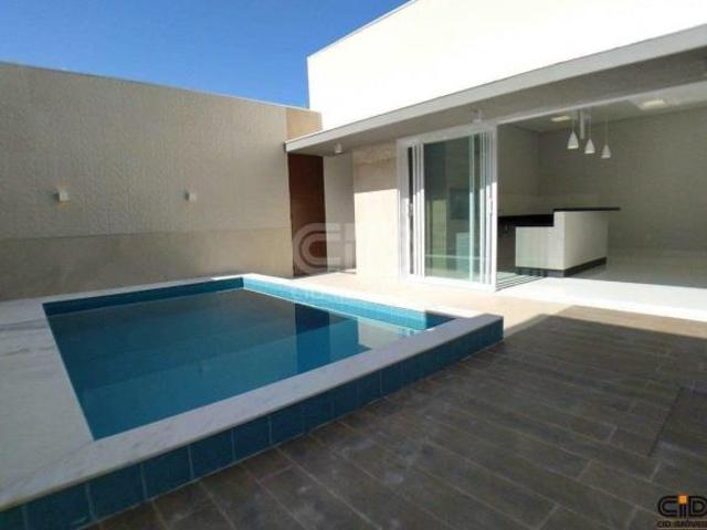 Casa com três suítes no Condomínio Belvedere I