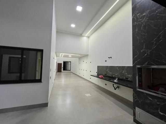Casa com três suítes no Jardim Veronica