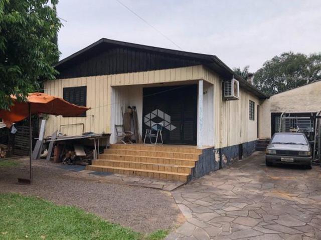 Casa com um grande terreno em Dois Irmãos!