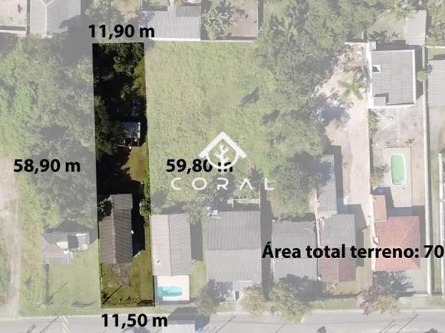 Casa com um super terreno