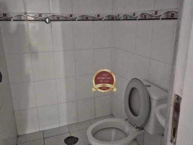Casa com uma suíte, 2 vagas de garagem e churrasqueira na vila Tupi