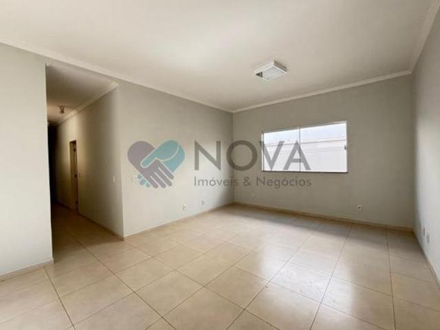 CASA COM VALOR ESPECIAL EM CONDOMÍNIO FECHADO!